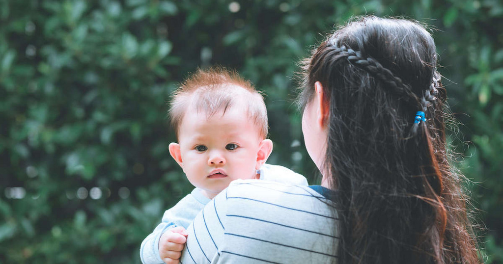 Was kostet es, Mutter zu sein? So viel Geld verlieren Frauen mit Kind
